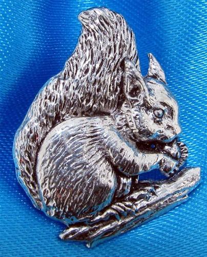 Squirrel Pin Badge – KG Archery Ltd.
